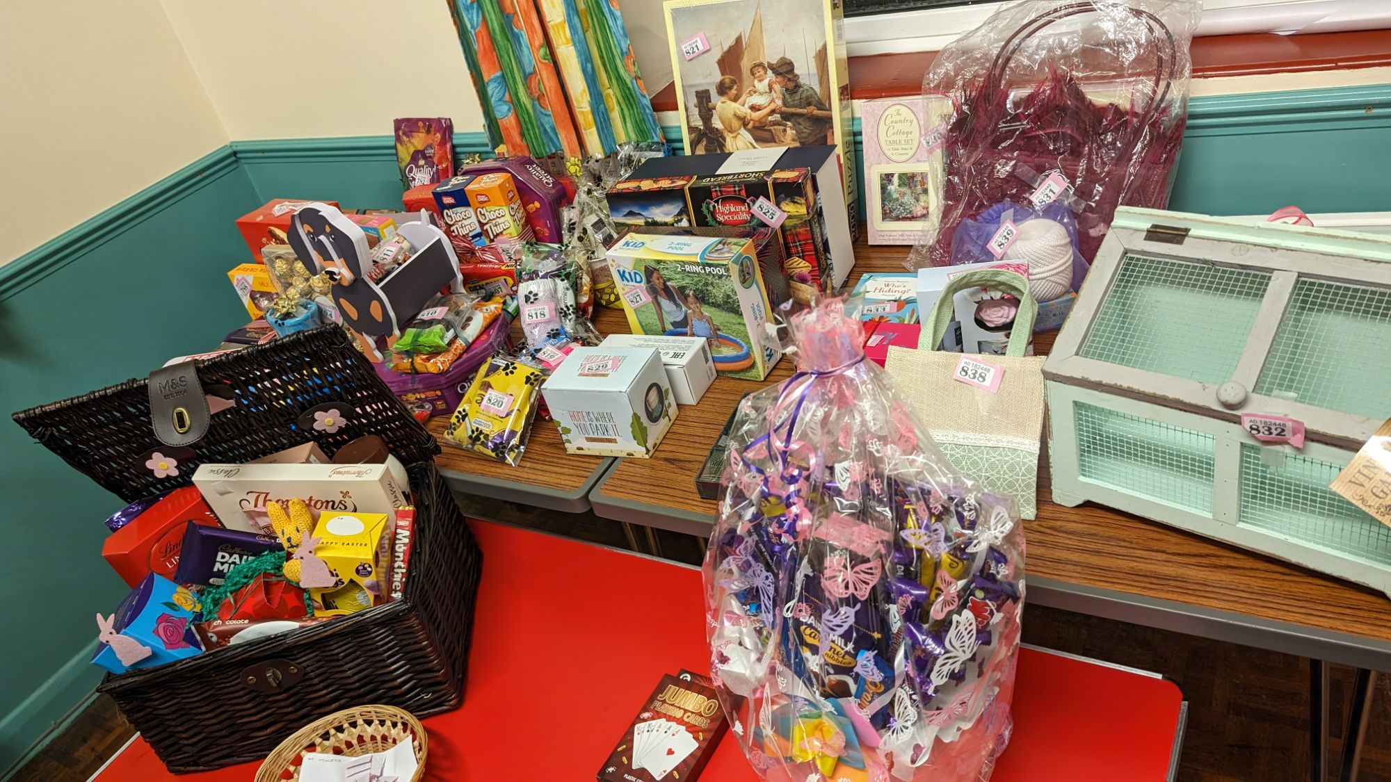 Glittering Prizes – H.A.R.T Bingo – Hollies Animal Re-homing Trust